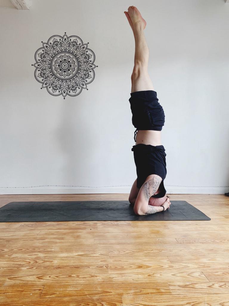Comment apprendre les inversions au Yoga ? - Sacha Yoga